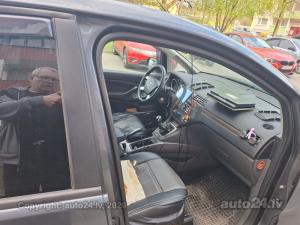 Black Ford C-Max 2010 in Tallinn, with an engine capacity of 1.80 L and mileage of 225 thousand km for 2499 €, photo 9 on AUTOMOTO.COM.LV