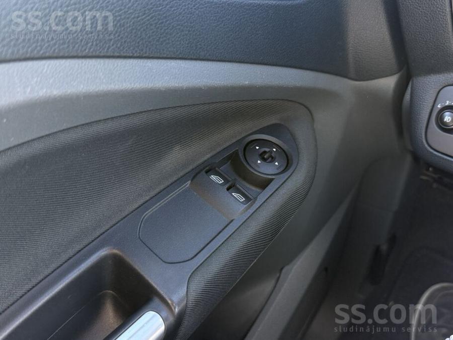 Zils Ford C-Max 2012 Liepāja, ar dzinēja tilpumu 1.60 L un nobraukumu 236 tūkst. km par 4800 €, foto 21 vietnē AUTOMOTO.COM.LV