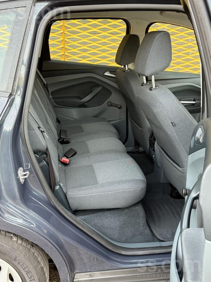 Blue Ford C-Max 2015 in Ogre, with an engine capacity of 1.60 L and mileage of 158 thousand km for 5995 €, photo 13 on AUTOMOTO.COM.LV