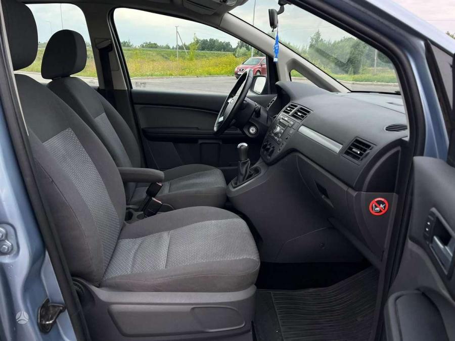 Blue Ford C-Max 2005 in Panevezys, with an engine capacity of 1.60 L and mileage of 221 thousand km for 1150 €, photo 16 on AUTOMOTO.COM.LV