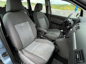 Blue Ford C-Max 2005 in Panevezys, with an engine capacity of 1.60 L and mileage of 221 thousand km for 1150 €, photo 17 on AUTOMOTO.COM.LV