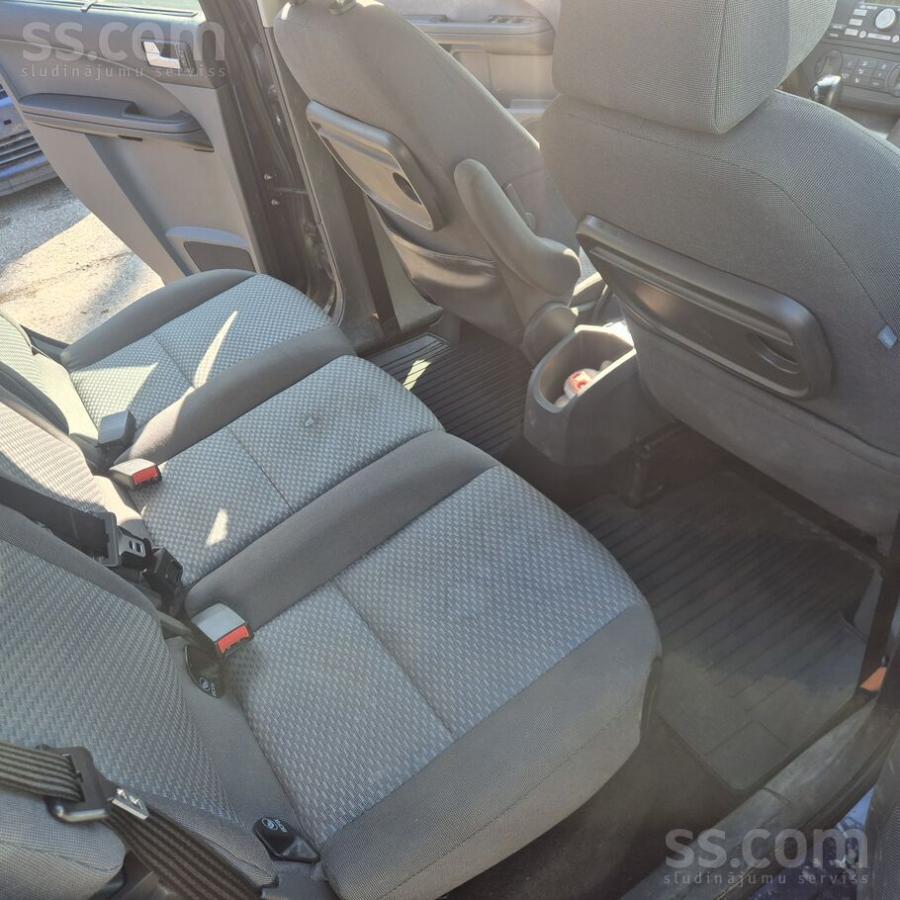 Blue Ford C-Max 2006 in Valmiera, with an engine capacity of 1.80 L and mileage of 177 thousand km for 1950 €, photo 10 on AUTOMOTO.COM.LV