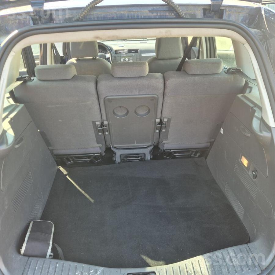 Blue Ford C-Max 2006 in Valmiera, with an engine capacity of 1.80 L and mileage of 177 thousand km for 1950 €, photo 11 on AUTOMOTO.COM.LV