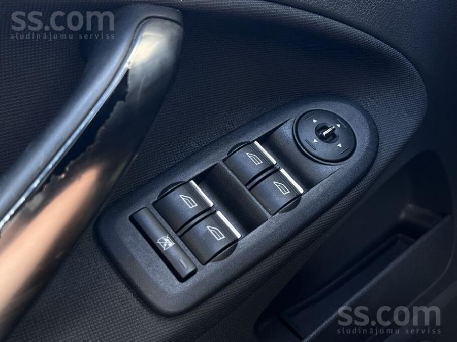Zils Ford C-Max 2008 Limbaži, ar dzinēja tilpumu 2.00 L un nobraukumu 192 tūkst. km par 3950 €, foto 22 vietnē AUTOMOTO.COM.LV