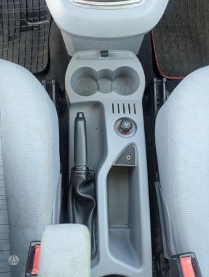 Zils Ford C-Max 2008 Viļņa, ar dzinēja tilpumu 1.60 L un nobraukumu 277 tūkst. km par 1850 €, foto 15 vietnē AUTOMOTO.COM.LV