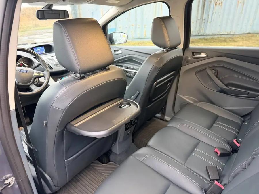 Blue Ford C-Max 2011 in Riga, with an engine capacity of 1.60 L and mileage of 250 thousand km for 5295 €, photo 8 on AUTOMOTO.COM.LV