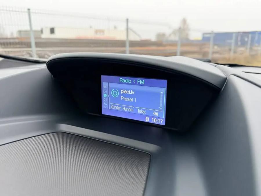 Blue Ford C-Max 2011 in Riga, with an engine capacity of 1.60 L and mileage of 250 thousand km for 5295 €, photo 16 on AUTOMOTO.COM.LV