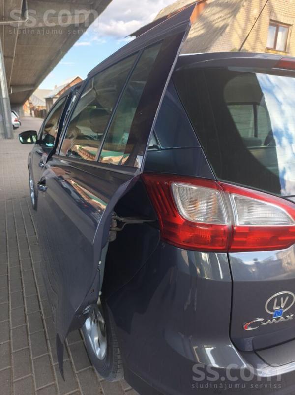Blue Ford C-Max 2011 in Daugavpils, with an engine capacity of 1.60 L and mileage of 227 thousand km for 3650 €, photo 2 on AUTOMOTO.COM.LV