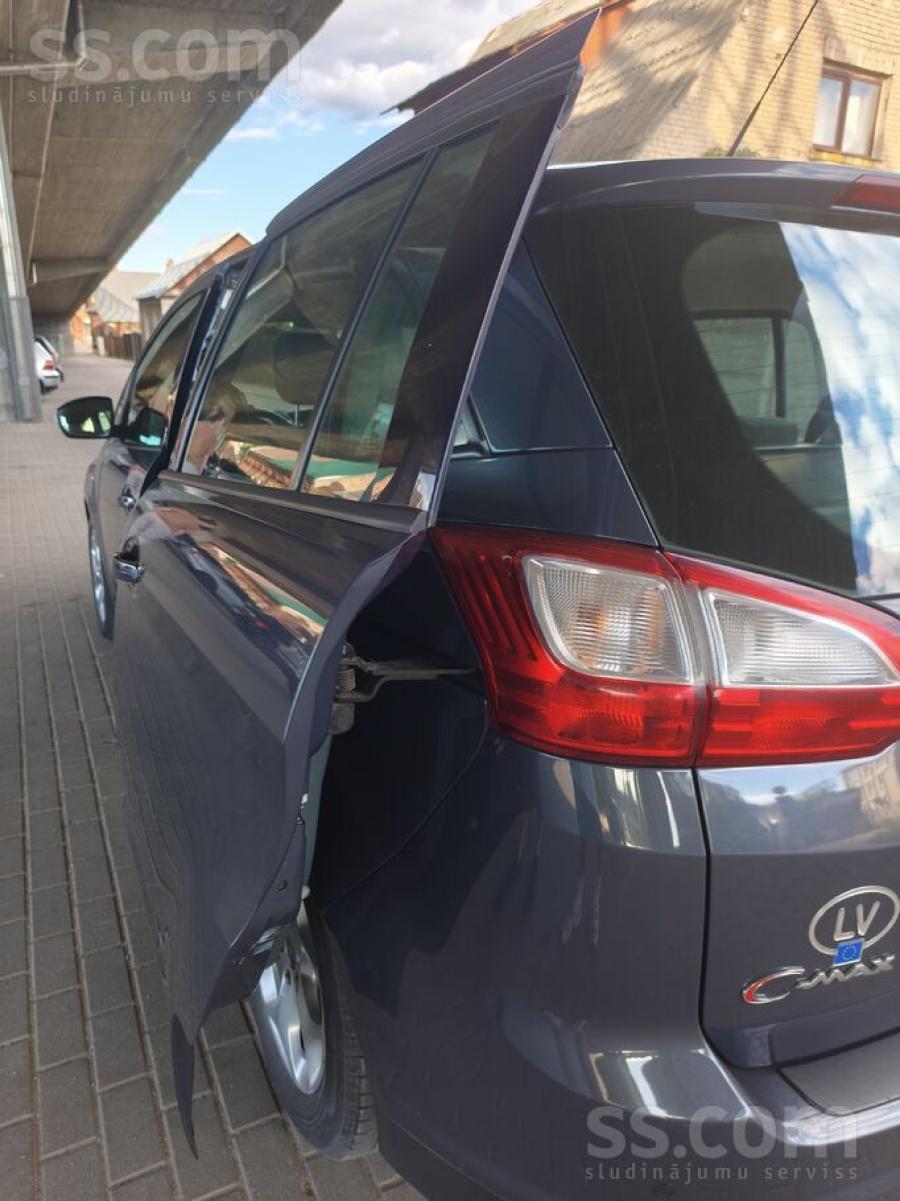 Blue Ford C-Max 2011 in Daugavpils, with an engine capacity of 1.60 L and mileage of 227 thousand km for 3650 €, photo 3 on AUTOMOTO.COM.LV