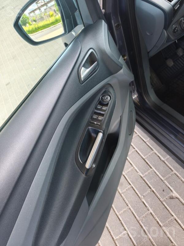 Blue Ford C-Max 2011 in Daugavpils, with an engine capacity of 1.60 L and mileage of 227 thousand km for 3650 €, photo 5 on AUTOMOTO.COM.LV