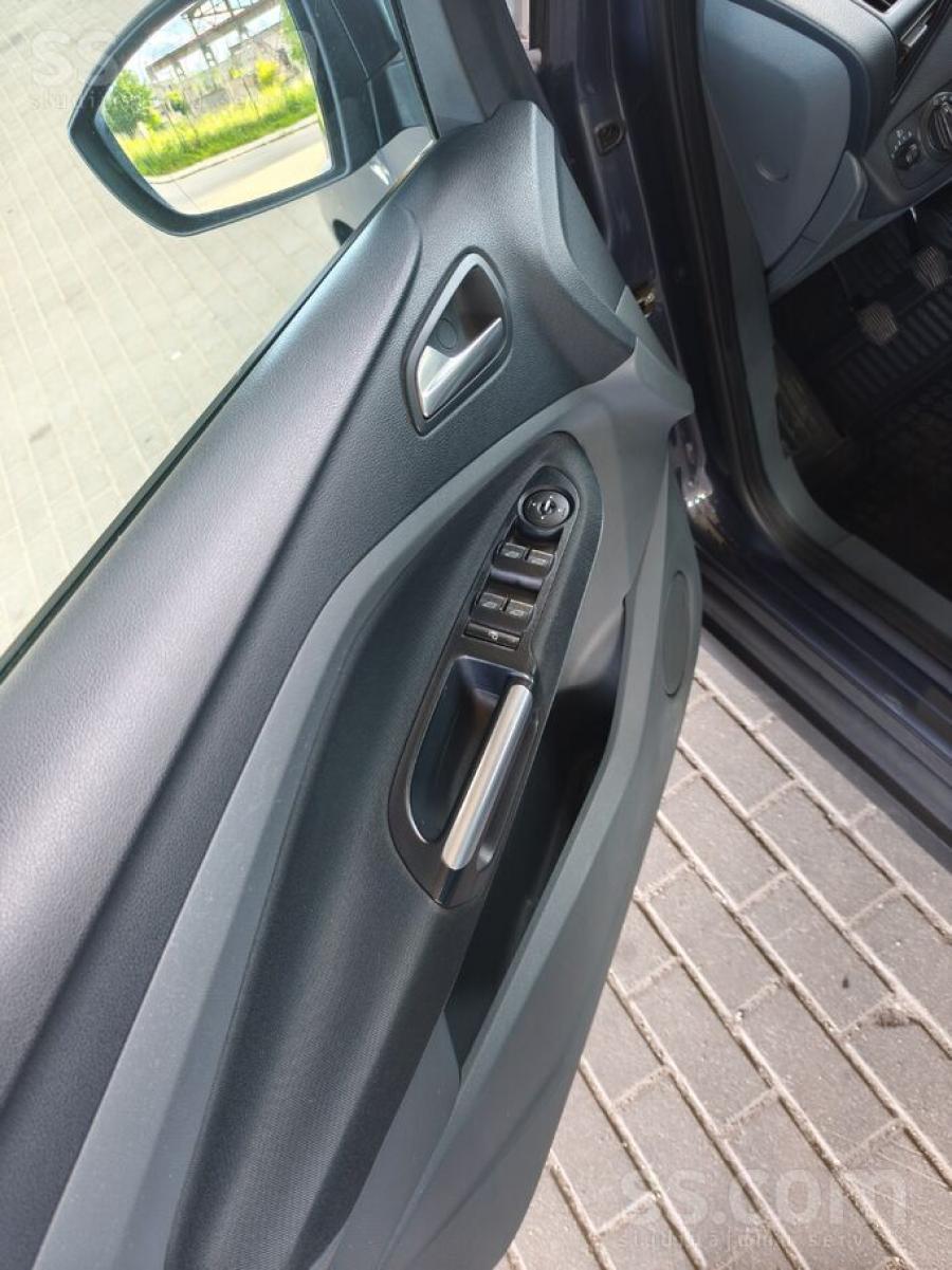 Blue Ford C-Max 2011 in Daugavpils, with an engine capacity of 1.60 L and mileage of 227 thousand km for 3650 €, photo 6 on AUTOMOTO.COM.LV