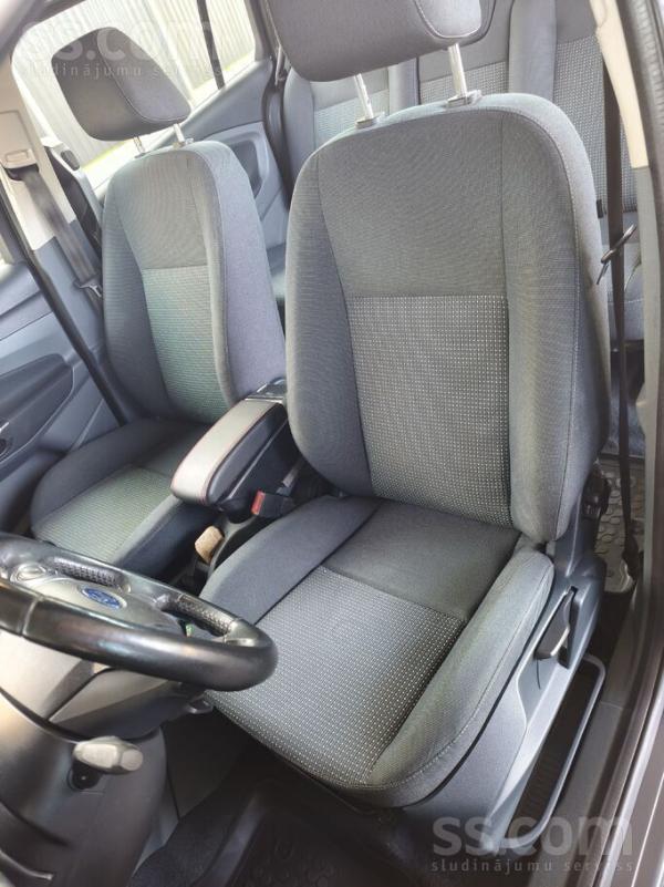 Blue Ford C-Max 2011 in Daugavpils, with an engine capacity of 1.60 L and mileage of 227 thousand km for 3650 €, photo 8 on AUTOMOTO.COM.LV