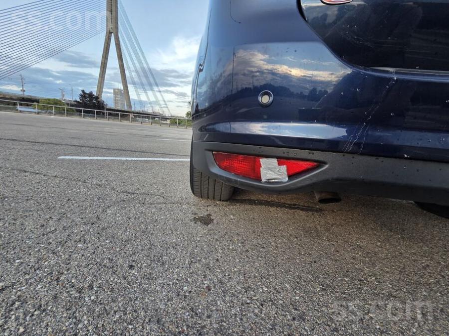 Blue Ford C-Max 2011 in Riga, with an engine capacity of 1.60 L and mileage of 258 thousand km for 3850 €, photo 8 on AUTOMOTO.COM.LV