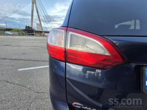 Blue Ford C-Max 2011 in Riga, with an engine capacity of 1.60 L and mileage of 258 thousand km for 3850 €, photo 9 on AUTOMOTO.COM.LV