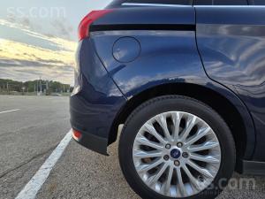 Blue Ford C-Max 2011 in Riga, with an engine capacity of 1.60 L and mileage of 258 thousand km for 3850 €, photo 10 on AUTOMOTO.COM.LV