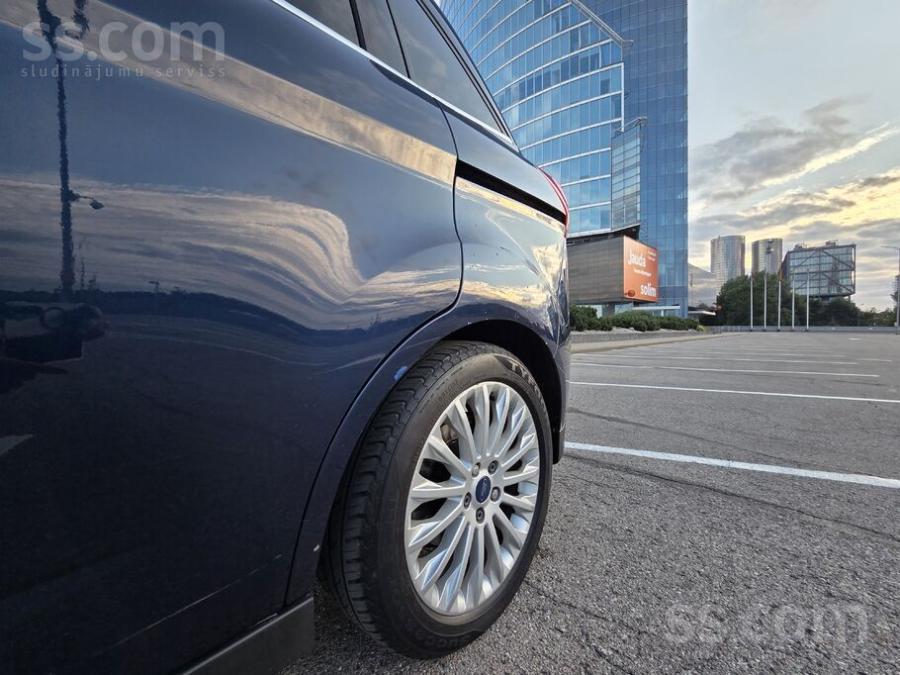Blue Ford C-Max 2011 in Riga, with an engine capacity of 1.60 L and mileage of 258 thousand km for 3850 €, photo 12 on AUTOMOTO.COM.LV