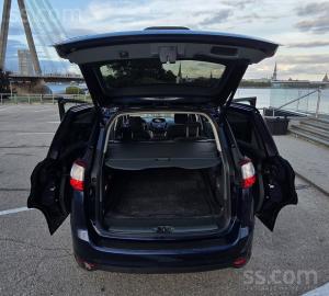 Blue Ford C-Max 2011 in Riga, with an engine capacity of 1.60 L and mileage of 258 thousand km for 3850 €, photo 15 on AUTOMOTO.COM.LV