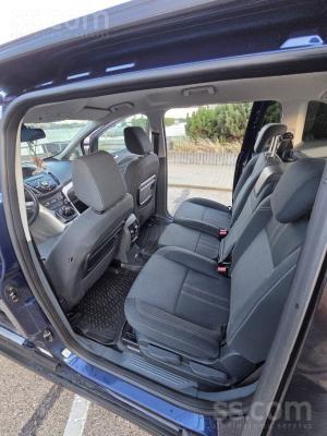 Blue Ford C-Max 2011 in Riga, with an engine capacity of 1.60 L and mileage of 258 thousand km for 3850 €, photo 19 on AUTOMOTO.COM.LV