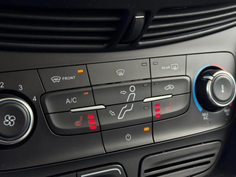 Blue Ford C-Max 2018 in Riga, with an engine capacity of 1.00 L and mileage of 224 thousand km for 7990 €, photo 9 on AUTOMOTO.COM.LV