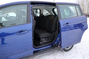 Blue Ford C-Max 2018 in Riga, with an engine capacity of 1.00 L and mileage of 224 thousand km for 7990 €, photo 12 on AUTOMOTO.COM.LV