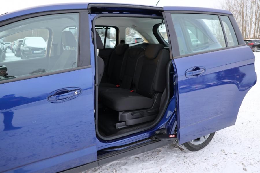 Blue Ford C-Max 2018 in Riga, with an engine capacity of 1.00 L and mileage of 224 thousand km for 7990 €, photo 12 on AUTOMOTO.COM.LV