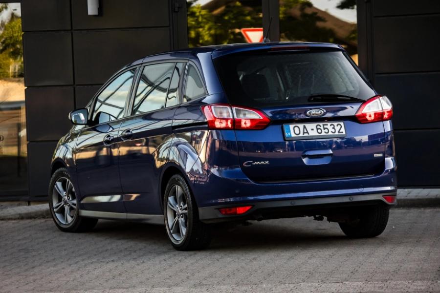 Blue Ford C-Max 2018 in Riga, with an engine capacity of 1.00 L and mileage of 224 thousand km for 7990 €, photo 29 on AUTOMOTO.COM.LV