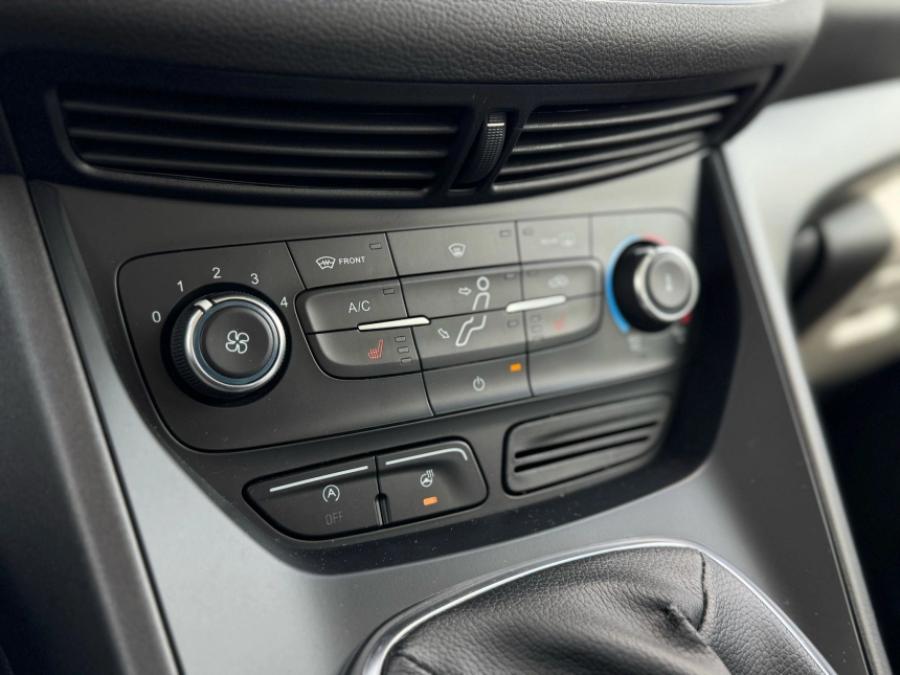 Blue Ford C-Max 2018 in Riga, with an engine capacity of 1.00 L and mileage of 224 thousand km for 7990 €, photo 42 on AUTOMOTO.COM.LV