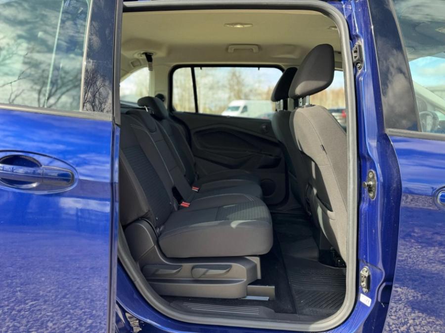 Blue Ford C-Max 2018 in Riga, with an engine capacity of 1.00 L and mileage of 224 thousand km for 7990 €, photo 50 on AUTOMOTO.COM.LV