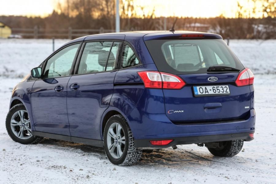 Blue Ford C-Max 2018 in Riga, with an engine capacity of 1.00 L and mileage of 224 thousand km for 7990 €, photo 57 on AUTOMOTO.COM.LV