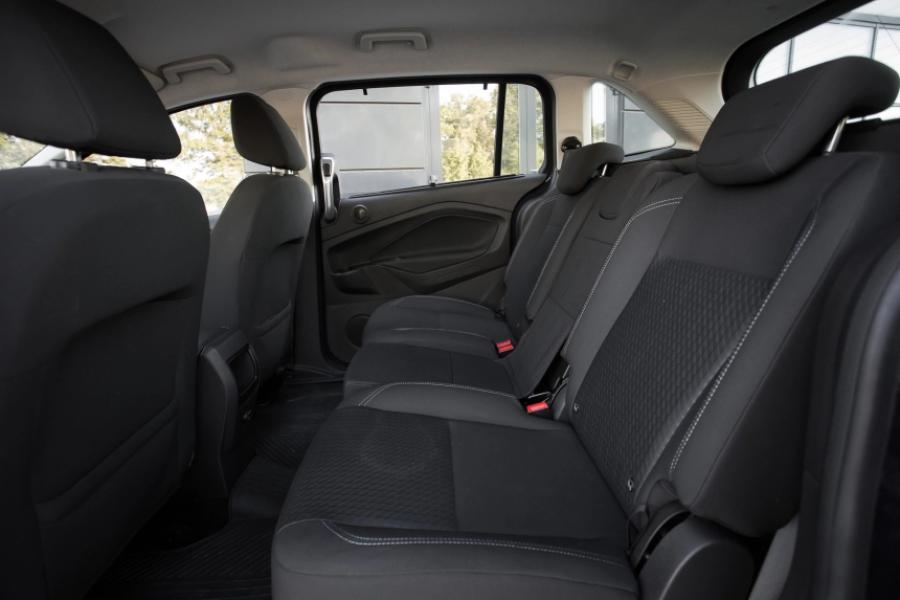 Blue Ford C-Max 2018 in Riga, with an engine capacity of 1.00 L and mileage of 224 thousand km for 7990 €, photo 58 on AUTOMOTO.COM.LV
