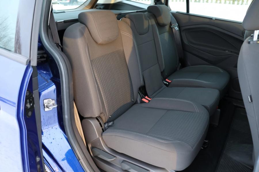 Blue Ford C-Max 2018 in Riga, with an engine capacity of 1.00 L and mileage of 224 thousand km for 7990 €, photo 63 on AUTOMOTO.COM.LV