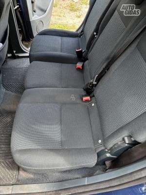 Blue Ford C-Max 2011 in Utena, with an engine capacity of 1.60 L and mileage of 287 thousand km for 3000 €, photo 14 on AUTOMOTO.COM.LV