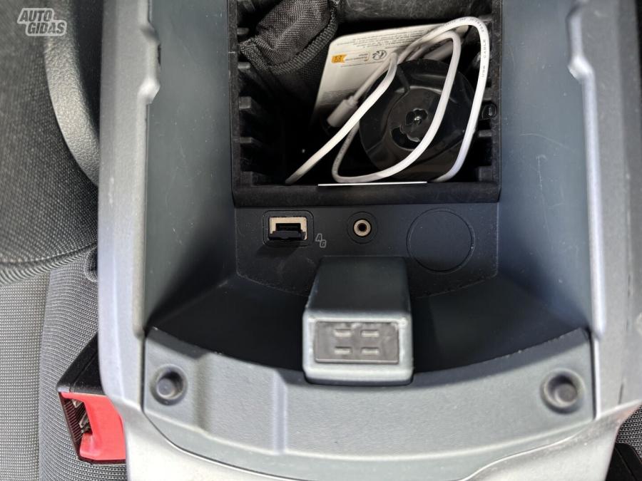 Blue Ford C-Max 2011 in Utena, with an engine capacity of 1.60 L and mileage of 287 thousand km for 3000 €, photo 17 on AUTOMOTO.COM.LV