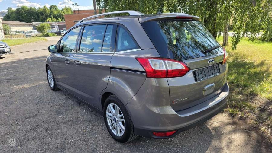 Brown Ford C-Max 2013 in Siauliai, with an engine capacity of 2.00 L and mileage of 248 thousand km for 3750 €, photo 4 on AUTOMOTO.COM.LV