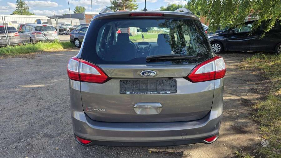 Brown Ford C-Max 2013 in Siauliai, with an engine capacity of 2.00 L and mileage of 248 thousand km for 3750 €, photo 5 on AUTOMOTO.COM.LV
