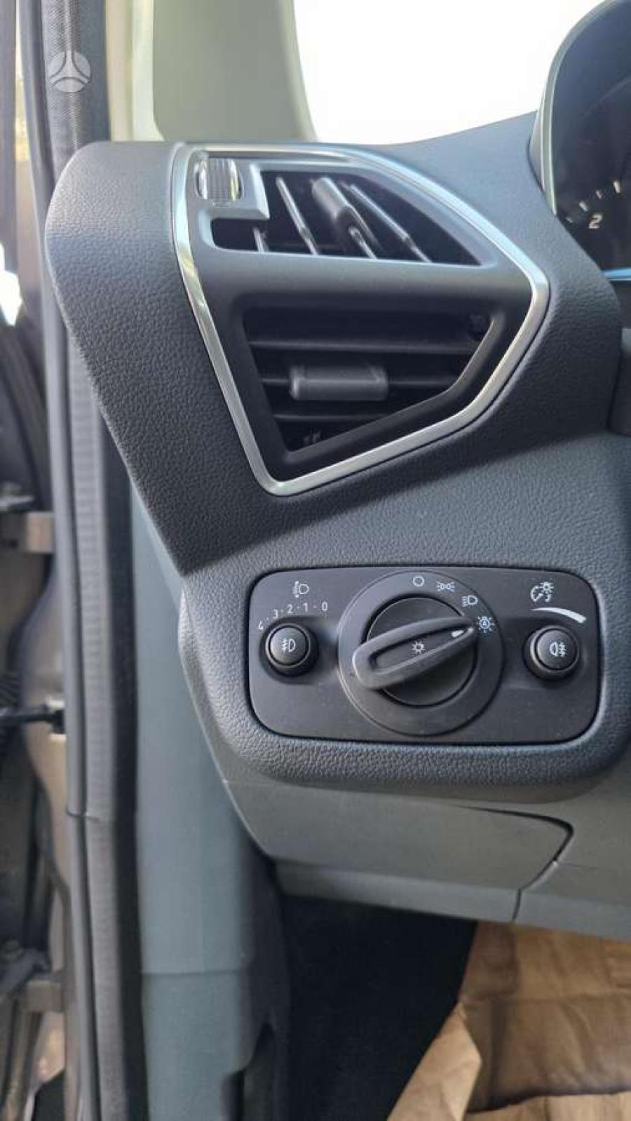 Brown Ford C-Max 2013 in Siauliai, with an engine capacity of 2.00 L and mileage of 248 thousand km for 3750 €, photo 27 on AUTOMOTO.COM.LV