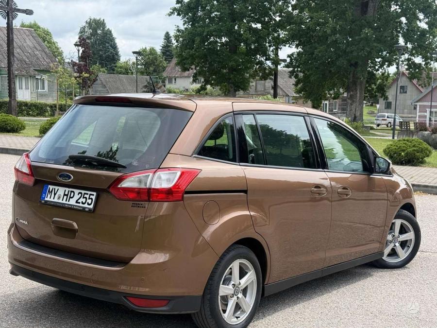 Brown Ford C-Max 2014 in Raseiniai, with an engine capacity of 2.00 L and mileage of 265 thousand km for 4300 €, photo 7 on AUTOMOTO.COM.LV