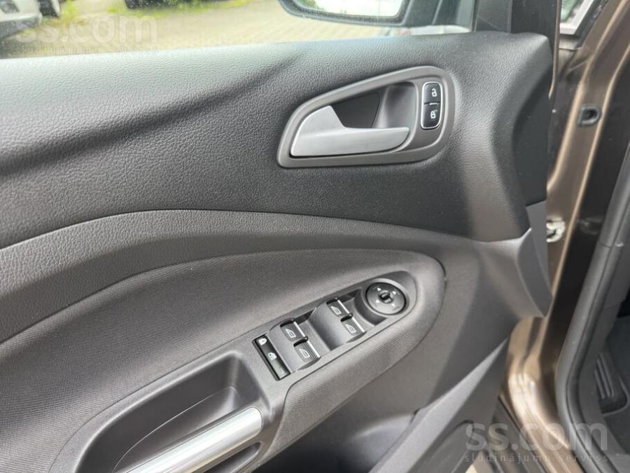 Brown Ford C-Max 2016 in Talsi, with an engine capacity of 1.50 L and mileage of 126 thousand km for 5895 €, photo 9 on AUTOMOTO.COM.LV