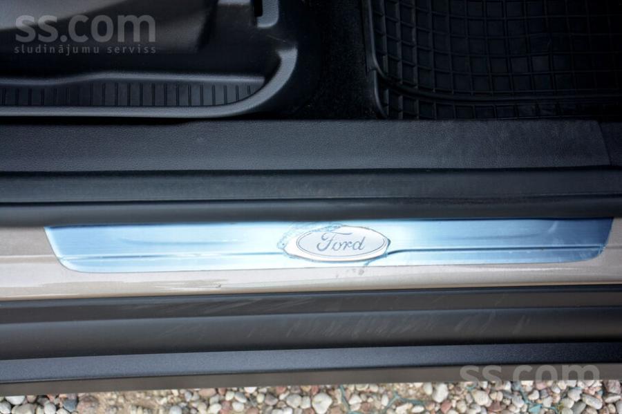 Brūns Ford C-Max 2018 Rīga, ar dzinēja tilpumu 1.00 L un nobraukumu 200 tūkst. km par 5999 €, foto 11 vietnē AUTOMOTO.COM.LV