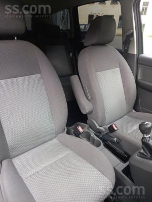 Green Ford C-Max 2006 in Talsi, with an engine capacity of 2.00 L and mileage of 239 thousand km for 1550 €, photo 9 on AUTOMOTO.COM.LV