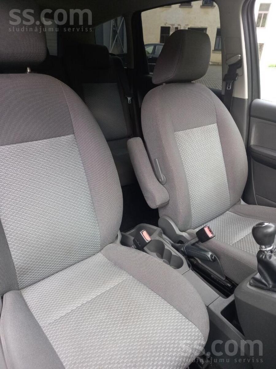 Green Ford C-Max 2006 in Talsi, with an engine capacity of 2.00 L and mileage of 239 thousand km for 1550 €, photo 9 on AUTOMOTO.COM.LV