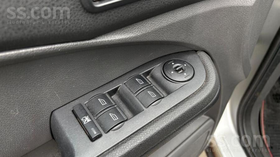 Pelēks Ford C-Max 2004 Liepāja, ar dzinēja tilpumu 1.80 L un nobraukumu 283 tūkst. km par 1250 €, foto 12 vietnē AUTOMOTO.COM.LV
