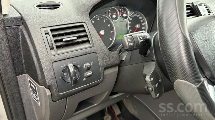 Pelēks Ford C-Max 2004 Liepāja, ar dzinēja tilpumu 1.80 L un nobraukumu 283 tūkst. km par 1250 €, foto 13 vietnē AUTOMOTO.COM.LV