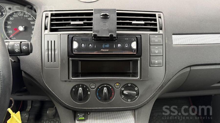 Pelēks Ford C-Max 2004 Liepāja, ar dzinēja tilpumu 1.80 L un nobraukumu 283 tūkst. km par 1250 €, foto 15 vietnē AUTOMOTO.COM.LV
