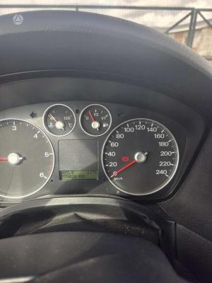 Pelēks Ford C-Max 2004 Gargždai, ar dzinēja tilpumu 1.56 L un nobraukumu 255 tūkst. km par 800 €, foto 8 vietnē AUTOMOTO.COM.LV