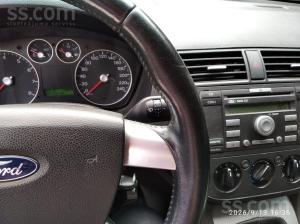 Grey Ford C-Max 2004 in Riga, with an engine capacity of 1.60 L and mileage of 286 thousand km for 650 €, photo 3 on AUTOMOTO.COM.LV