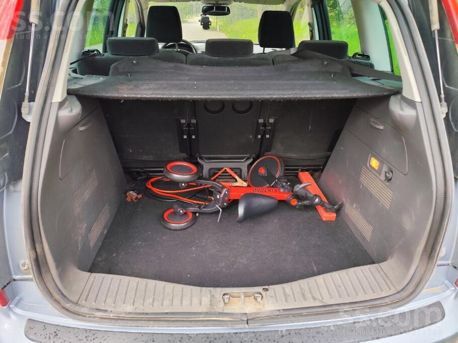Pelēks Ford C-Max 2005 Ogre, ar dzinēja tilpumu 2.00 L un nobraukumu 285 tūkst. km par 1599 €, foto 9 vietnē AUTOMOTO.COM.LV