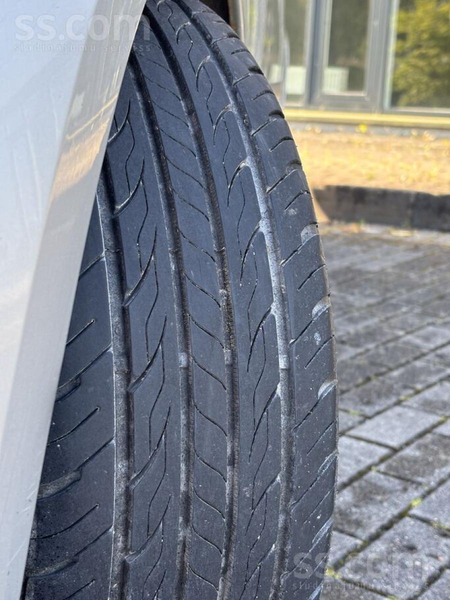 Pelēks Ford C-Max 2006 Tukums, ar dzinēja tilpumu 1.60 L un nobraukumu 264 tūkst. km par 1150 €, foto 6 vietnē AUTOMOTO.COM.LV