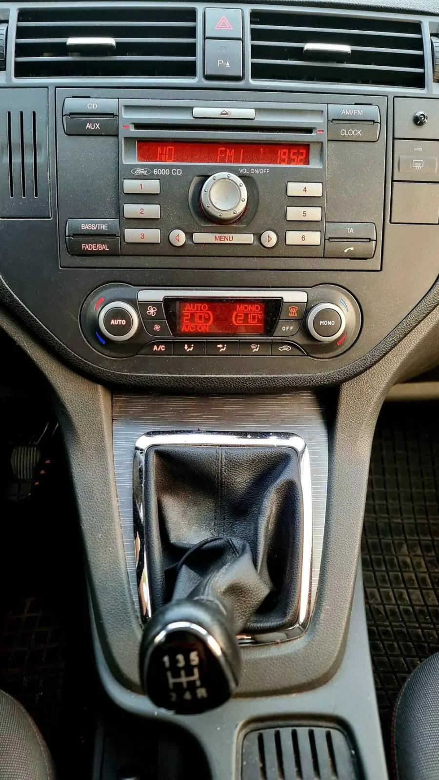 Pelēks Ford C-Max 2008 Cēsis, ar dzinēja tilpumu 1.60 L un nobraukumu 290 tūkst. km par 2200 €, foto 24 vietnē AUTOMOTO.COM.LV