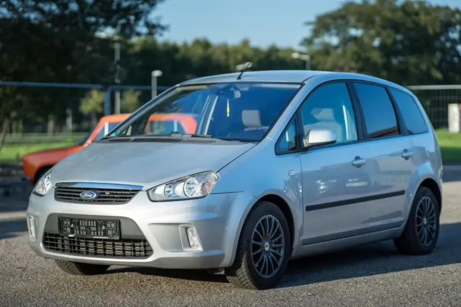 Pelēks Ford C-Max 2009 Liepāja, ar dzinēja tilpumu 1.80 L un nobraukumu 233 tūkst. km par 4150 €, foto 1 vietnē AUTOMOTO.COM.LV